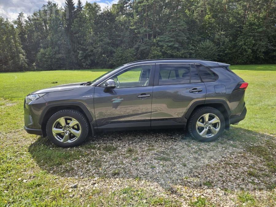 Pelēks Toyota RAV4 2020 Rīga, ar dzinēja tilpumu 2.50 L un nobraukumu 136 tūkst. km par 25000 €, foto 3 vietnē AUTOMOTO.COM.LV