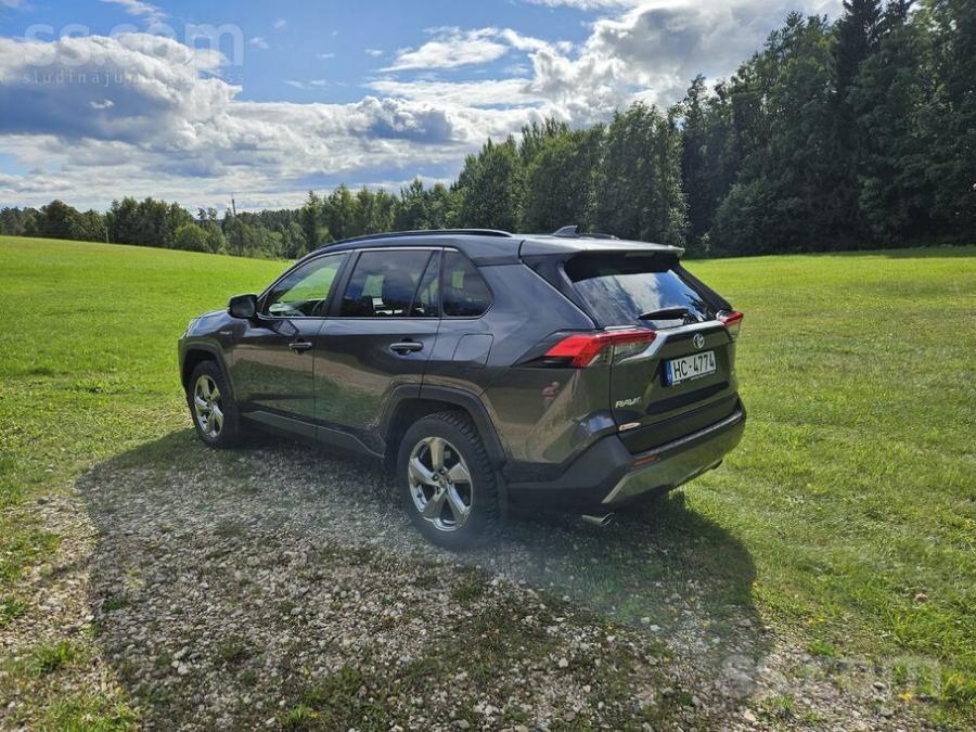 Pelēks Toyota RAV4 2020 Rīga, ar dzinēja tilpumu 2.50 L un nobraukumu 136 tūkst. km par 25000 €, foto 4 vietnē AUTOMOTO.COM.LV