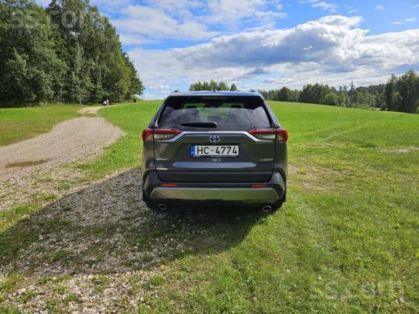 Pelēks Toyota RAV4 2020 Rīga, ar dzinēja tilpumu 2.50 L un nobraukumu 136 tūkst. km par 25000 €, foto 5 vietnē AUTOMOTO.COM.LV