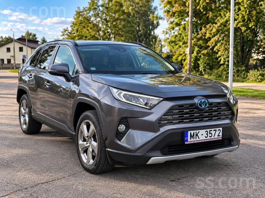 Серый Тойота РАВ 4 2020 в Рига, объемом двигателя 2.50 л и пробегом 135 тыс. км за 26900 €, фото 3 на AUTOMOTO.COM.LV