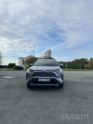 Pelēks Toyota RAV4 2020 Aizkraukle, ar dzinēja tilpumu 2.00 L un nobraukumu 108 tūkst. km par 23300 €, foto  vietnē AUTOMOTO.COM.LV