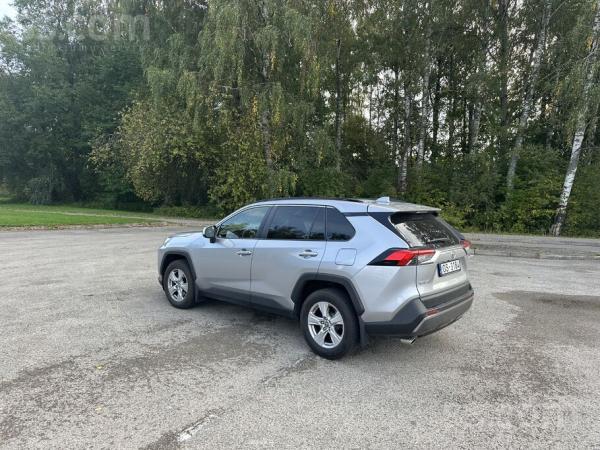 Grey Toyota RAV4 2020 in Aizkraukle, with an engine capacity of 2.00 L and mileage of 108 thousand km for 23300 €, photo 5 on AUTOMOTO.COM.LV