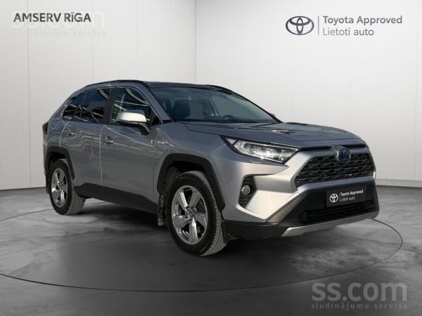 Toyota RAV4 2020 in Riga on AUTOMOTO.COM.LV Grey Toyota RAV4 2020 in Riga, with an engine capacity of 2.50 L and mileage of 100 thousand km for 26900 €, photo 4 on AUTOMOTO.COM.LV