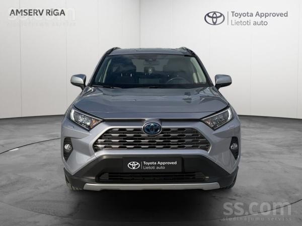 Toyota RAV4 2020 in Riga on AUTOMOTO.COM.LV Grey Toyota RAV4 2020 in Riga, with an engine capacity of 2.50 L and mileage of 100 thousand km for 26900 €, photo 6 on AUTOMOTO.COM.LV