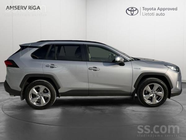 Toyota RAV4 2020 in Riga on AUTOMOTO.COM.LV Grey Toyota RAV4 2020 in Riga, with an engine capacity of 2.50 L and mileage of 100 thousand km for 26900 €, photo 9 on AUTOMOTO.COM.LV