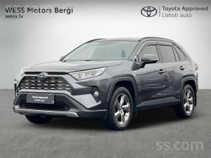 Grey Toyota RAV4 2020 in Riga, with an engine capacity of 2.50 L and mileage of 73 thousand km for 27990 €, photo 1 on AUTOMOTO.COM.LV
