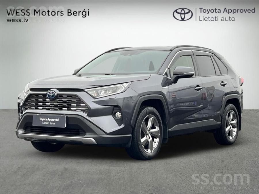 Grey Toyota RAV4 2020 in Riga, with an engine capacity of 2.50 L and mileage of 73 thousand km for 27990 €, photo 1 on AUTOMOTO.COM.LV