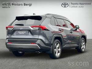 Grey Toyota RAV4 2020 in Riga, with an engine capacity of 2.50 L and mileage of 73 thousand km for 27990 €, photo 3 on AUTOMOTO.COM.LV