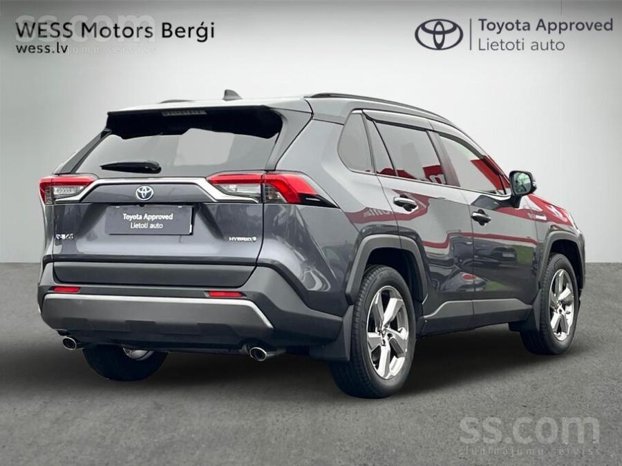 Grey Toyota RAV4 2020 in Riga, with an engine capacity of 2.50 L and mileage of 73 thousand km for 27990 €, photo 3 on AUTOMOTO.COM.LV