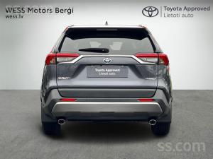 Grey Toyota RAV4 2020 in Riga, with an engine capacity of 2.50 L and mileage of 73 thousand km for 27990 €, photo 5 on AUTOMOTO.COM.LV