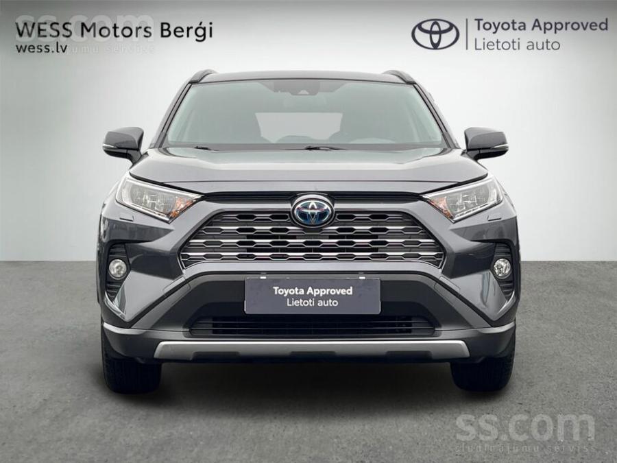 Grey Toyota RAV4 2020 in Riga, with an engine capacity of 2.50 L and mileage of 73 thousand km for 27990 €, photo 6 on AUTOMOTO.COM.LV