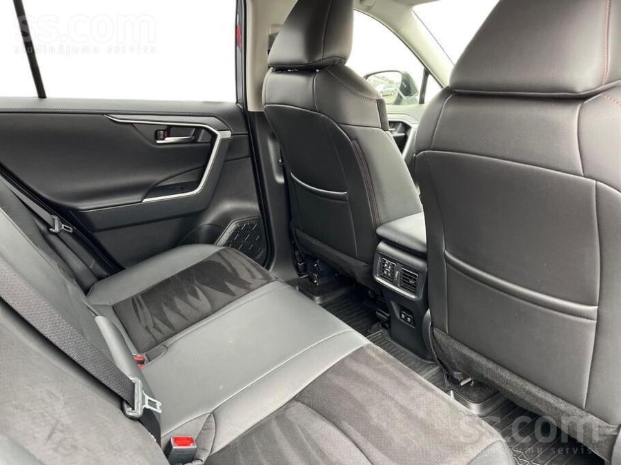 Grey Toyota RAV4 2020 in Riga, with an engine capacity of 2.50 L and mileage of 73 thousand km for 27990 €, photo 8 on AUTOMOTO.COM.LV