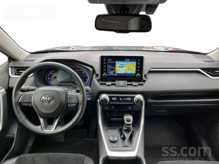 Grey Toyota RAV4 2020 in Riga, with an engine capacity of 2.50 L and mileage of 73 thousand km for 27990 €, photo 9 on AUTOMOTO.COM.LV