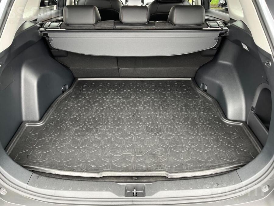 Grey Toyota RAV4 2020 in Riga, with an engine capacity of 2.50 L and mileage of 73 thousand km for 27990 €, photo 11 on AUTOMOTO.COM.LV
