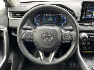 Grey Toyota RAV4 2020 in Riga, with an engine capacity of 2.50 L and mileage of 73 thousand km for 27990 €, photo 13 on AUTOMOTO.COM.LV
