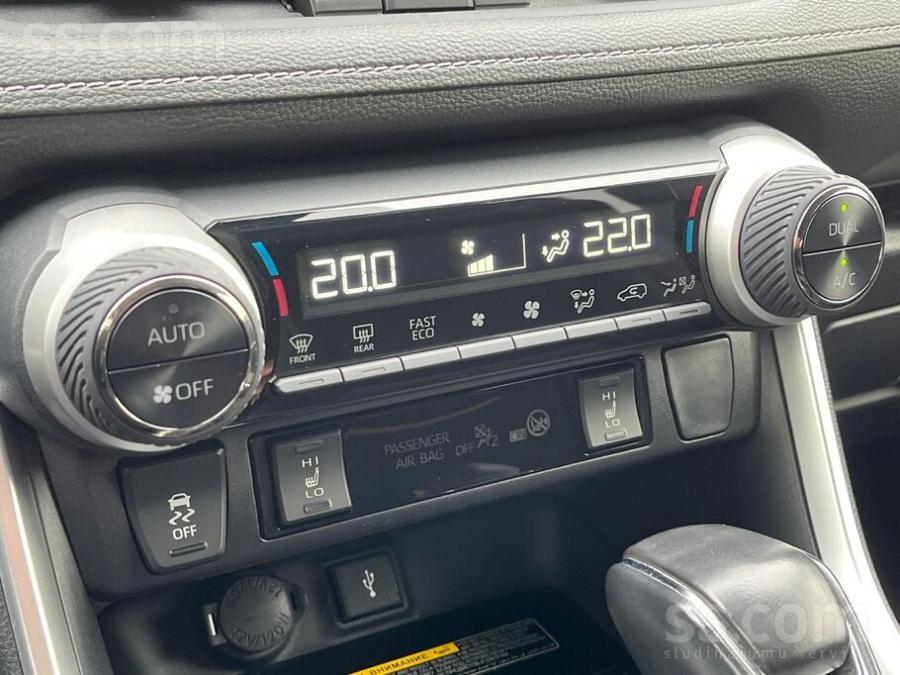 Grey Toyota RAV4 2020 in Riga, with an engine capacity of 2.50 L and mileage of 73 thousand km for 27990 €, photo 16 on AUTOMOTO.COM.LV