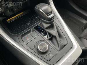 Grey Toyota RAV4 2020 in Riga, with an engine capacity of 2.50 L and mileage of 73 thousand km for 27990 €, photo 17 on AUTOMOTO.COM.LV