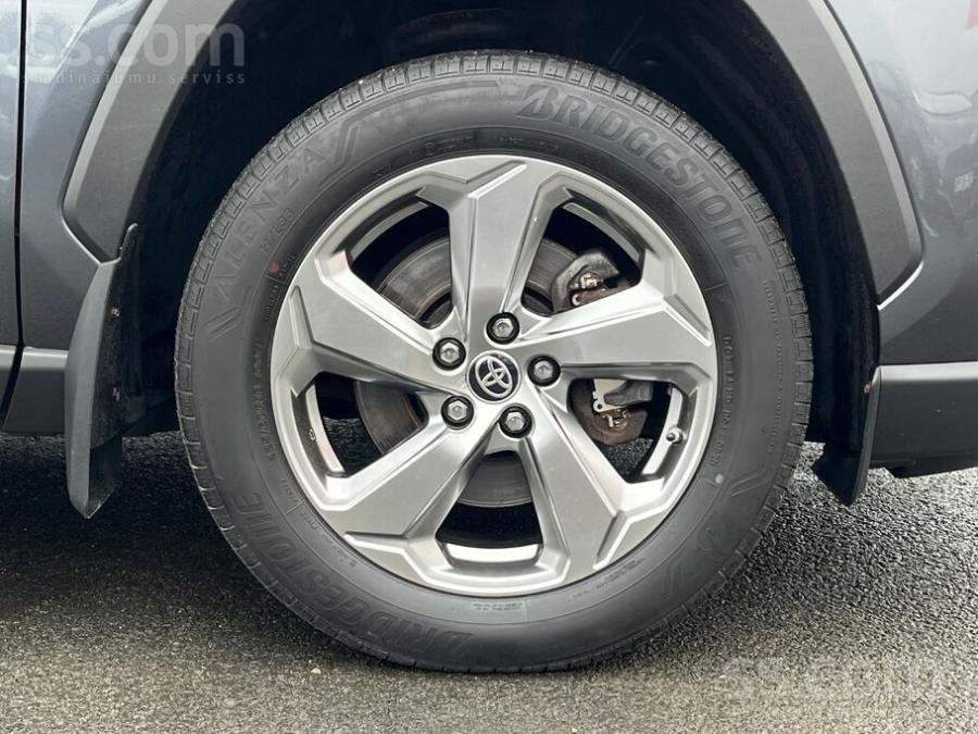 Grey Toyota RAV4 2020 in Riga, with an engine capacity of 2.50 L and mileage of 73 thousand km for 27990 €, photo 23 on AUTOMOTO.COM.LV