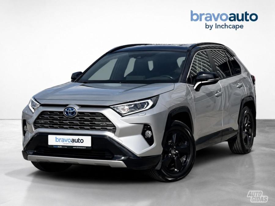 Pelēks Toyota RAV4 2020 Kauņa, ar dzinēja tilpumu 2.50 L un nobraukumu 135 tūkst. km par 26992 €, foto 1 vietnē AUTOMOTO.COM.LV