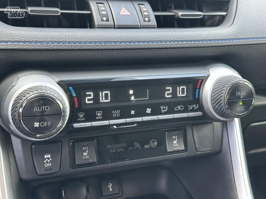 Pelēks Toyota RAV4 2020 Kauņa, ar dzinēja tilpumu 2.50 L un nobraukumu 135 tūkst. km par 26992 €, foto 26 vietnē AUTOMOTO.COM.LV