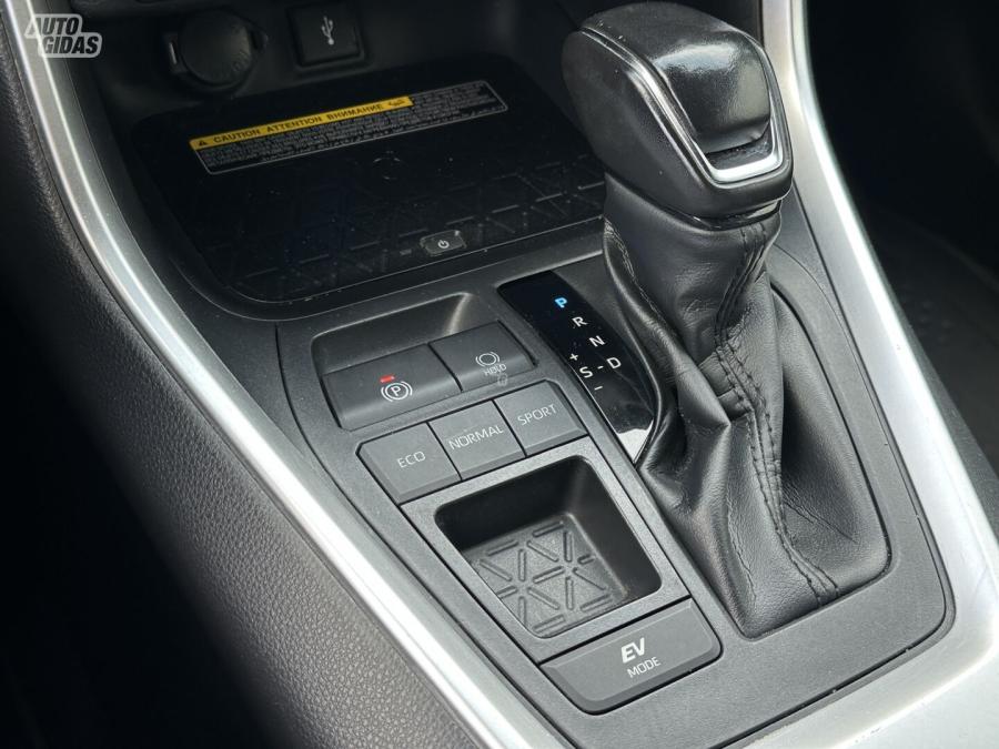 Pelēks Toyota RAV4 2020 Kauņa, ar dzinēja tilpumu 2.50 L un nobraukumu 135 tūkst. km par 26992 €, foto 29 vietnē AUTOMOTO.COM.LV