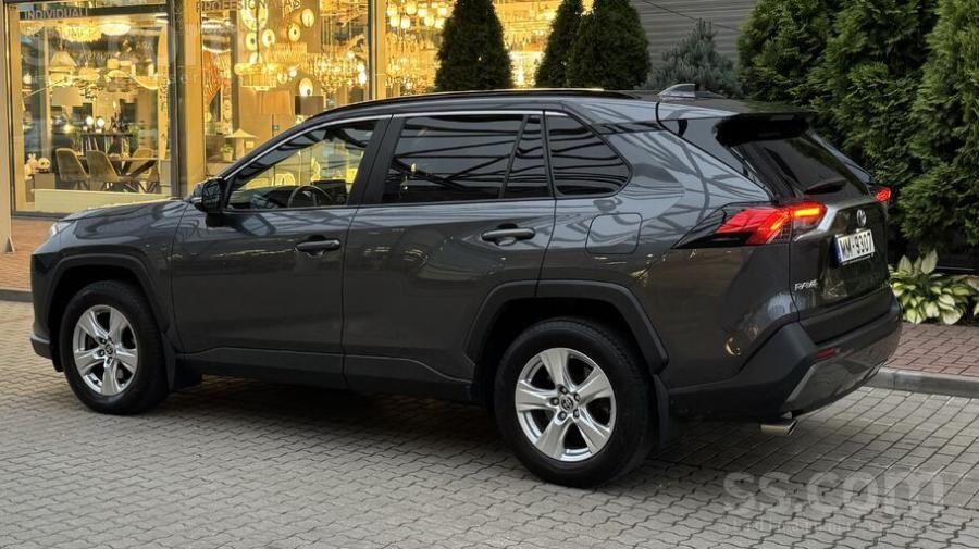 Pelēks Toyota RAV4 2020 Rīga, ar dzinēja tilpumu 2.00 L un nobraukumu 144 tūkst. km par 19500 €, foto 5 vietnē AUTOMOTO.COM.LV