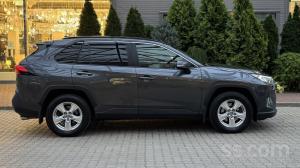 Pelēks Toyota RAV4 2020 Rīga, ar dzinēja tilpumu 2.00 L un nobraukumu 144 tūkst. km par 19500 €, foto 6 vietnē AUTOMOTO.COM.LV