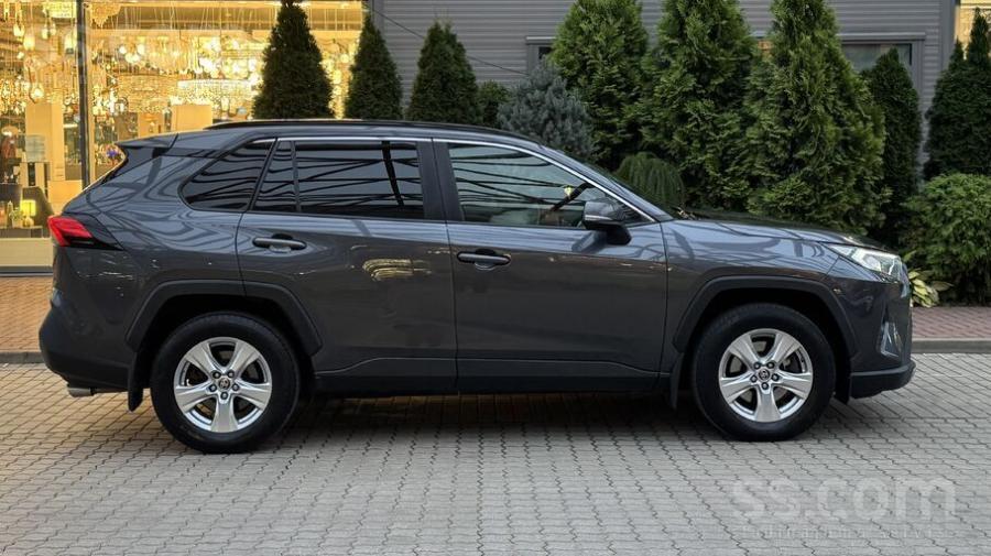 Pelēks Toyota RAV4 2020 Rīga, ar dzinēja tilpumu 2.00 L un nobraukumu 144 tūkst. km par 19500 €, foto 6 vietnē AUTOMOTO.COM.LV