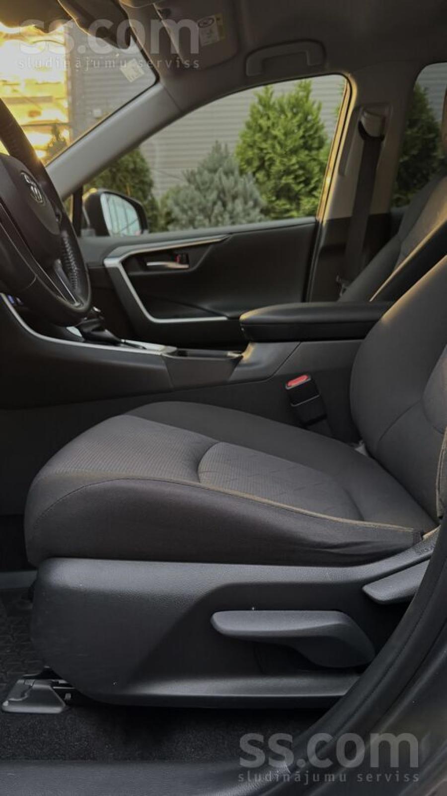 Pelēks Toyota RAV4 2020 Rīga, ar dzinēja tilpumu 2.00 L un nobraukumu 144 tūkst. km par 19500 €, foto 13 vietnē AUTOMOTO.COM.LV