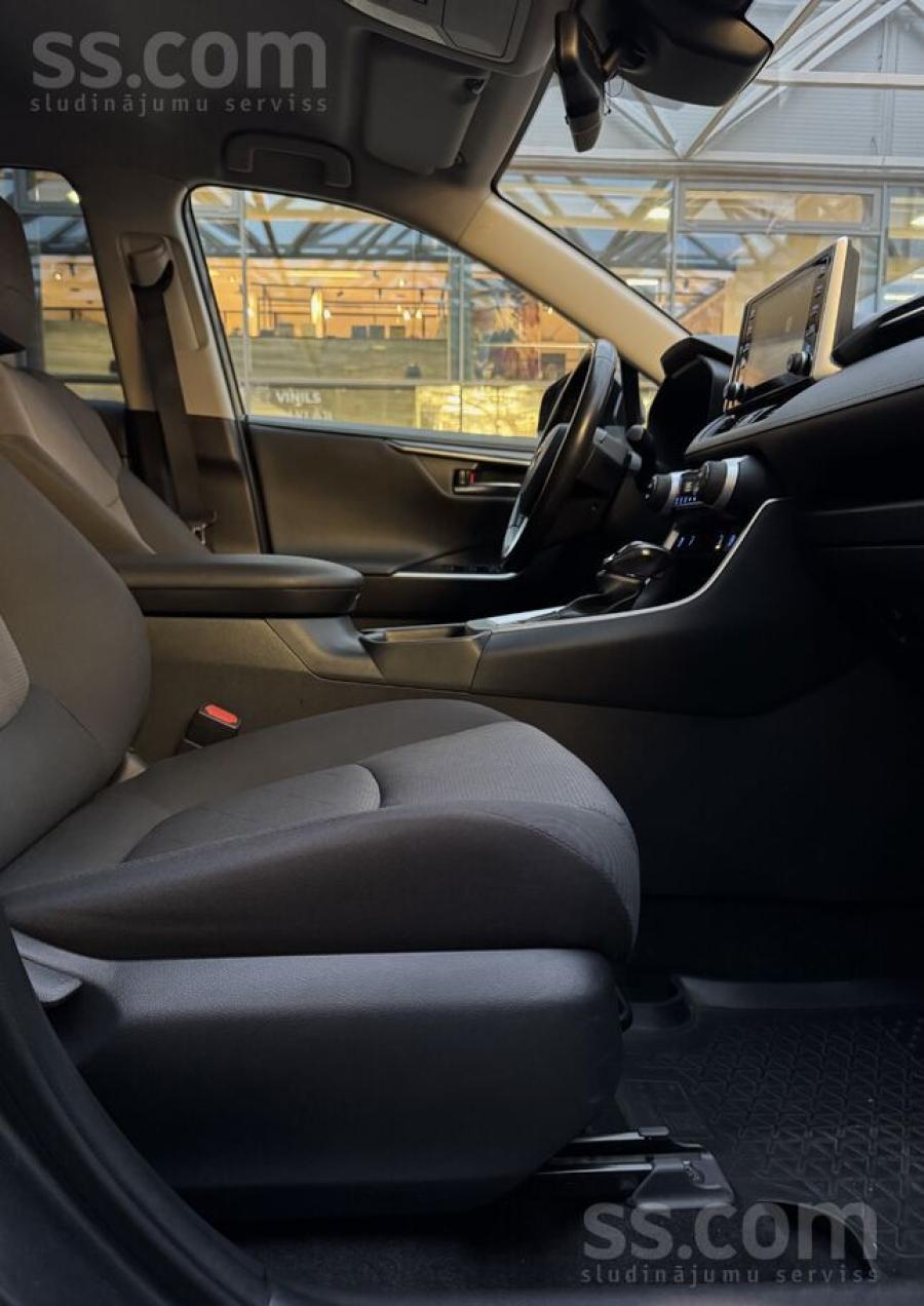 Pelēks Toyota RAV4 2020 Rīga, ar dzinēja tilpumu 2.00 L un nobraukumu 144 tūkst. km par 19500 €, foto 18 vietnē AUTOMOTO.COM.LV
