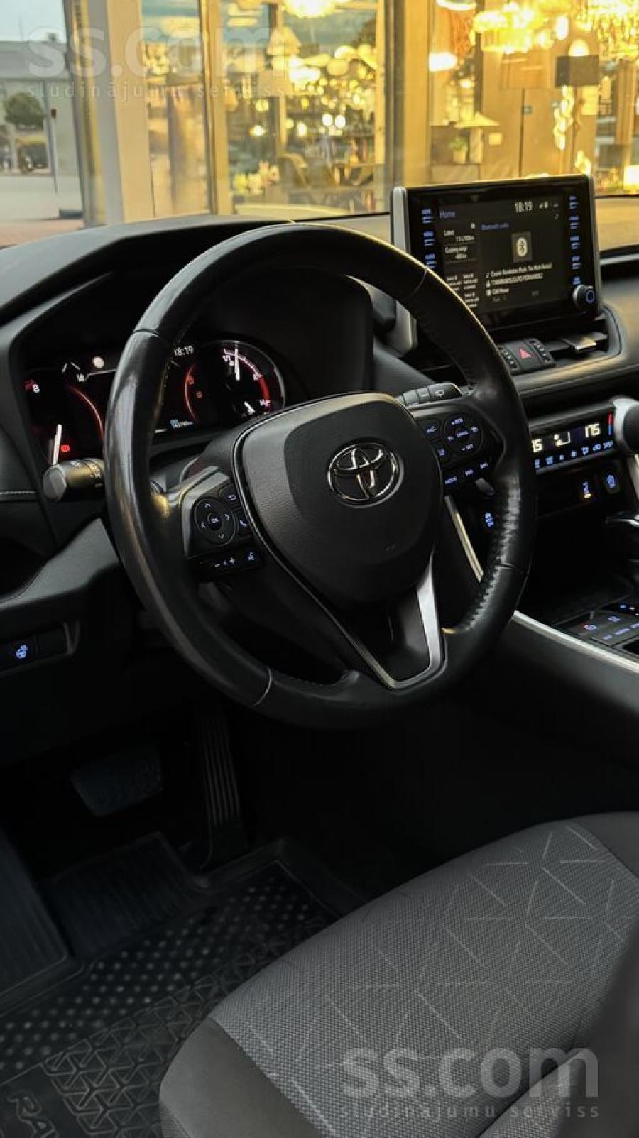 Pelēks Toyota RAV4 2020 Rīga, ar dzinēja tilpumu 2.00 L un nobraukumu 144 tūkst. km par 19500 €, foto 21 vietnē AUTOMOTO.COM.LV