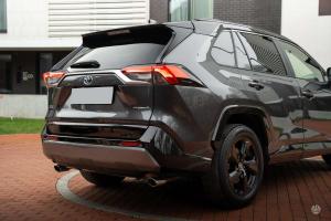 Grey Toyota RAV4 2021 in Vilnius, with an engine capacity of 2.49 L and mileage of 116 thousand km for 27900 €, photo 9 on AUTOMOTO.COM.LV