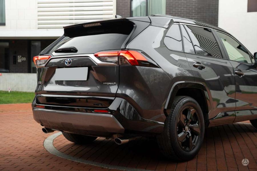 Grey Toyota RAV4 2021 in Vilnius, with an engine capacity of 2.49 L and mileage of 116 thousand km for 27900 €, photo 9 on AUTOMOTO.COM.LV