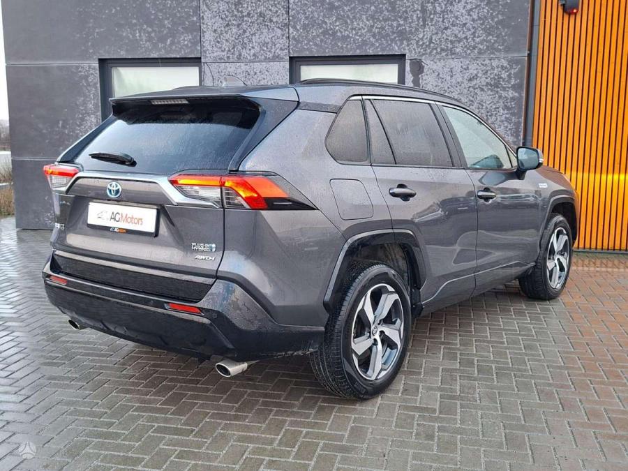 Grey Toyota RAV4 2021 in Vilnius, with an engine capacity of 2.49 L and mileage of 122 thousand km for 30990 €, photo 3 on AUTOMOTO.COM.LV