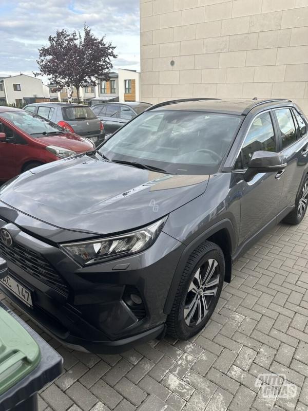 Grey Toyota RAV4 2021 in Vilnius, with an engine capacity of 2.00 L and mileage of 74 thousand km for 23000 €, photo 7 on AUTOMOTO.COM.LV