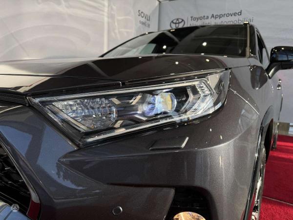 Pelēks Toyota RAV4 2021 Šauļi, ar dzinēja tilpumu 2.49 L un nobraukumu 80 tūkst. km par 35900 €, foto 4 vietnē AUTOMOTO.COM.LV
