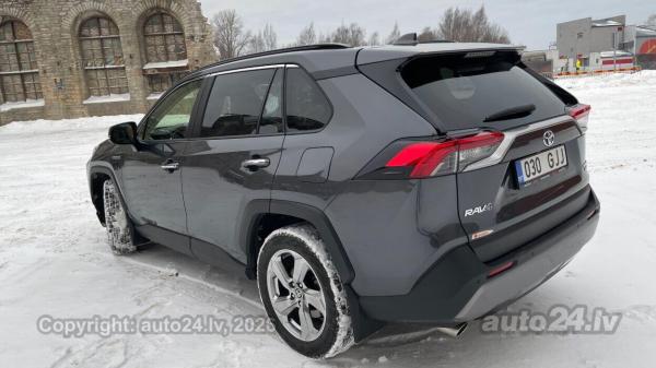 Pelēks Toyota RAV4 2021 Tallina, ar dzinēja tilpumu 2.50 L un nobraukumu 78 tūkst. km par 34500 €, foto 2 vietnē AUTOMOTO.COM.LV