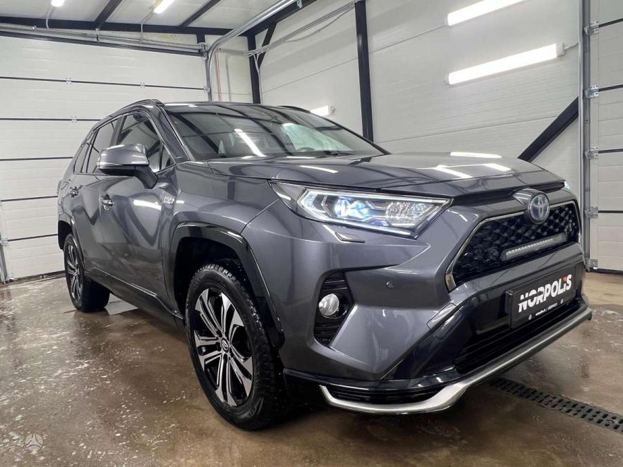 Pelēks Toyota RAV4 2021 Viļņa, ar dzinēja tilpumu 2.49 L un nobraukumu 325 tūkst. km par 21417 €, foto 4 vietnē AUTOMOTO.COM.LV