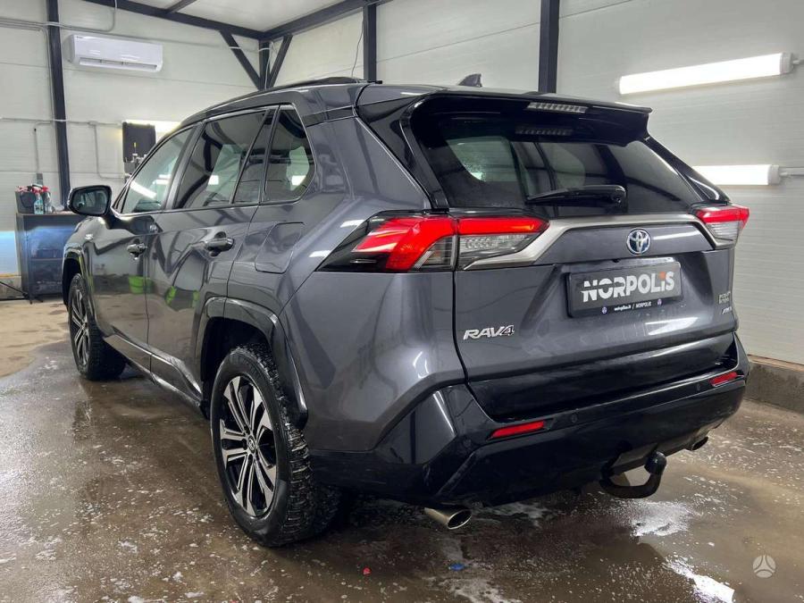 Pelēks Toyota RAV4 2021 Viļņa, ar dzinēja tilpumu 2.49 L un nobraukumu 325 tūkst. km par 21417 €, foto 7 vietnē AUTOMOTO.COM.LV