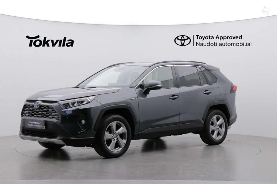 Grey Toyota RAV4 2021 in Vilnius, with an engine capacity of 2.49 L and mileage of 64 thousand km for 31900 €, photo 1 on AUTOMOTO.COM.LV