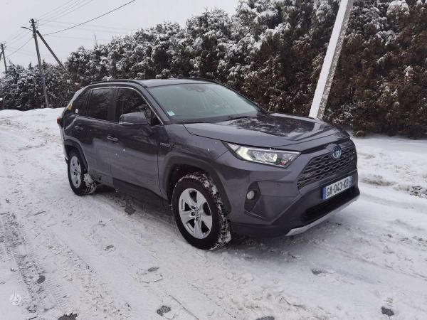 Grey Toyota RAV4 2021 in Kaunas, with an engine capacity of 2.49 L and mileage of 105 thousand km for 14500 €, photo 2 on AUTOMOTO.COM.LV