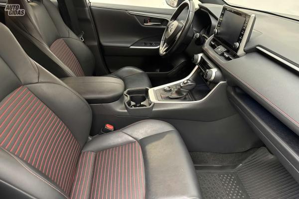 Pelēks Toyota RAV4 2021 Viļņa, ar dzinēja tilpumu 2.50 L un nobraukumu 155 tūkst. km par 30100 €, foto 6 vietnē AUTOMOTO.COM.LV
