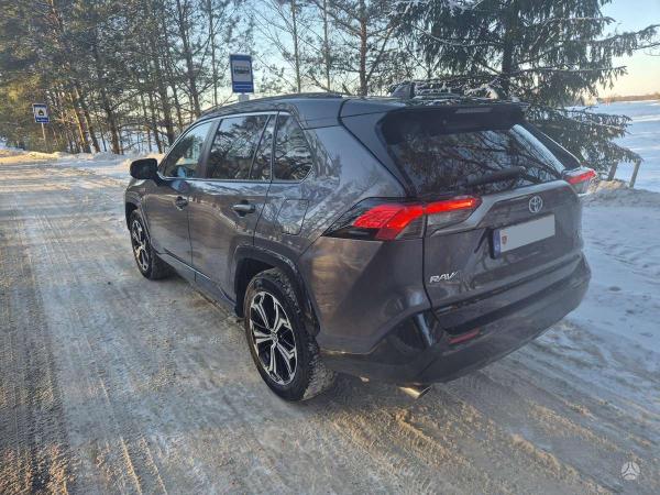 Grey Toyota RAV4 2021 in Taurage, with an engine capacity of 2.49 L and mileage of 92 thousand km for 32500 €, photo 6 on AUTOMOTO.COM.LV