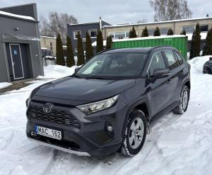 Grey Toyota RAV4 2021 in Kaunas, with an engine capacity of 1.99 L and mileage of 68 thousand km for 24800 €, photo  on AUTOMOTO.COM.LV