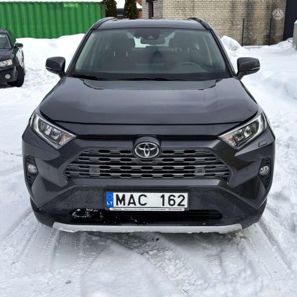 Grey Toyota RAV4 2021 in Kaunas, with an engine capacity of 1.99 L and mileage of 68 thousand km for 24800 €, photo 3 on AUTOMOTO.COM.LV