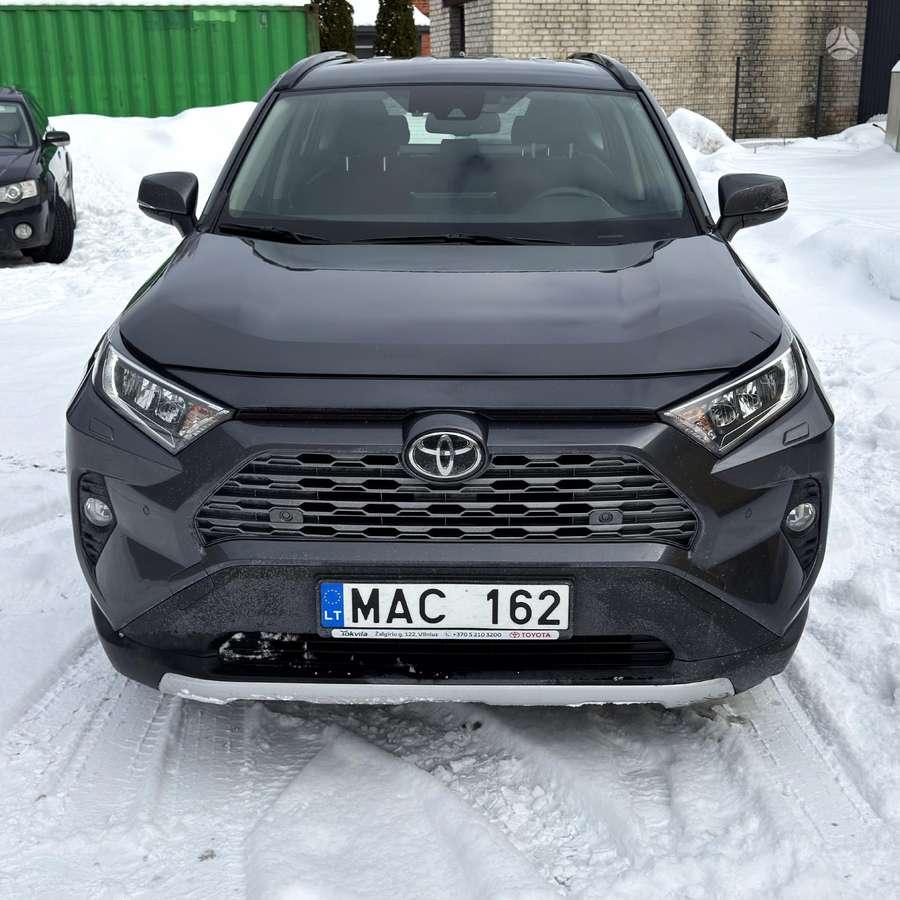 Grey Toyota RAV4 2021 in Kaunas, with an engine capacity of 1.99 L and mileage of 68 thousand km for 24800 €, photo 3 on AUTOMOTO.COM.LV