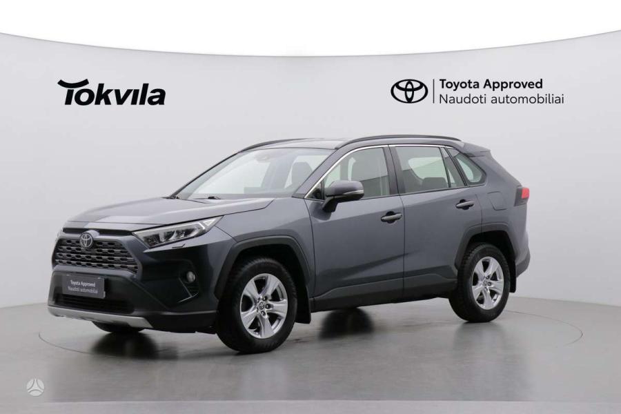 Pelēks Toyota RAV4 2021 Viļņa, ar dzinēja tilpumu 1.99 L un nobraukumu 84 tūkst. km par 23900 €, foto 1 vietnē AUTOMOTO.COM.LV