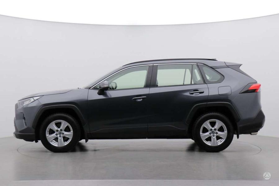 Pelēks Toyota RAV4 2021 Viļņa, ar dzinēja tilpumu 1.99 L un nobraukumu 84 tūkst. km par 23900 €, foto 4 vietnē AUTOMOTO.COM.LV