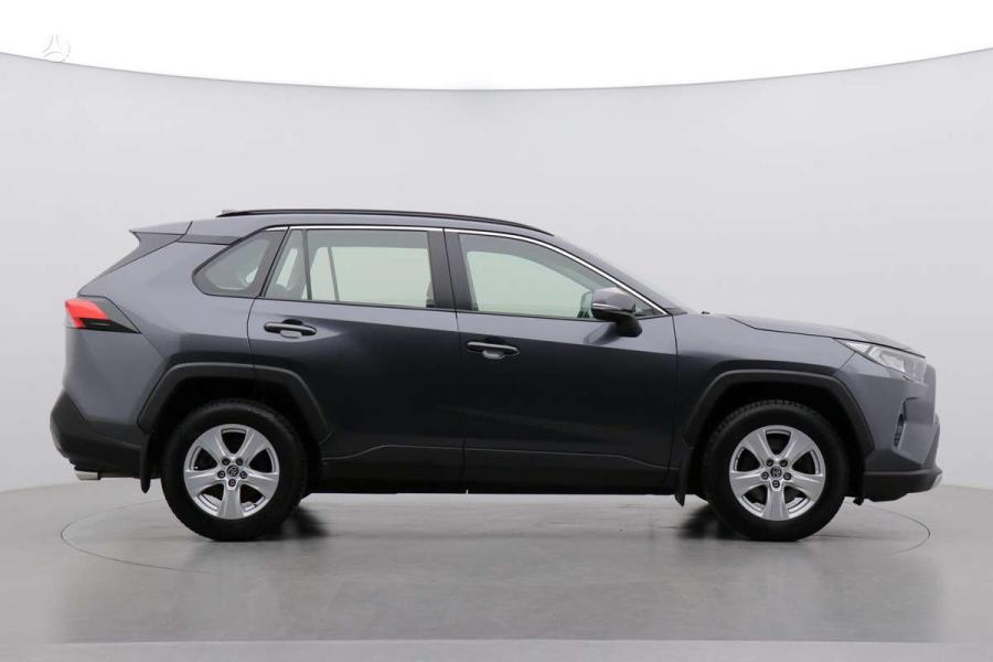 Pelēks Toyota RAV4 2021 Viļņa, ar dzinēja tilpumu 1.99 L un nobraukumu 84 tūkst. km par 23900 €, foto 17 vietnē AUTOMOTO.COM.LV