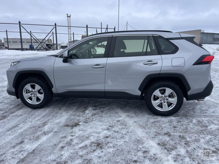 Grey Toyota RAV4 2021 in Kaunas, with an engine capacity of 2.50 L and mileage of 201 thousand km for 20950 €, photo 2 on AUTOMOTO.COM.LV